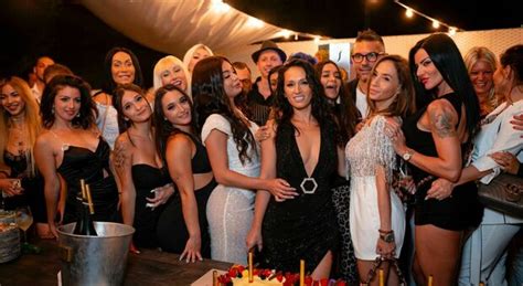 Cena Hot Con 50 Pornostar La Festa A Jesolo Da Malena A Martina Smeraldi Ecco Chi Cera Foto