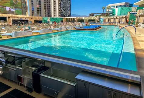 Circa Pool 21 Things To Know About Stadium Swim Las Vegas Feelingvegas