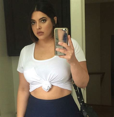 Pin By Karan Kansara On Denise Bidot Plus Size Model Curvy Model Curvy Woman