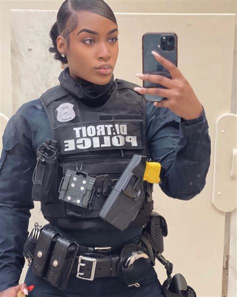 Pin By Prettydollz On C A R E E R Black Police Officer Women Police Woman Outfits Female Cop