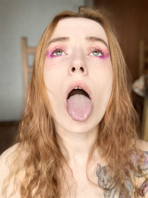Wanna Cum On My Tongue Scrolller