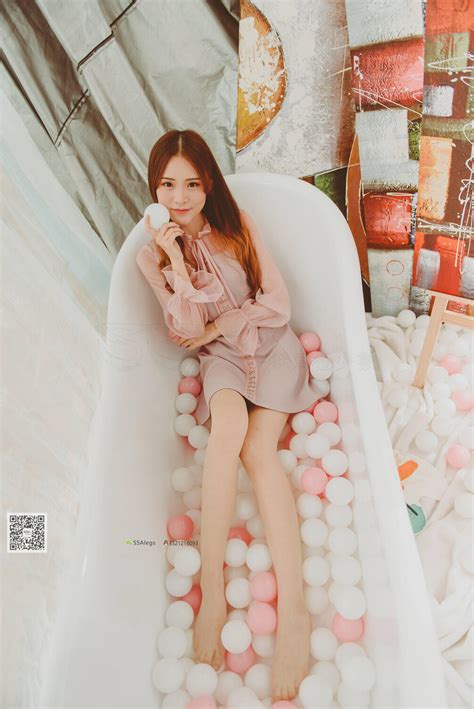 Nature Stocking Pink Skirt Chinese Model Cute