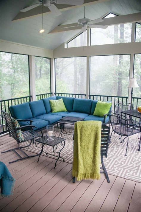 30 Delightful And Intimate Three Season Screened Porch Ideas Screened In Porch Furniture