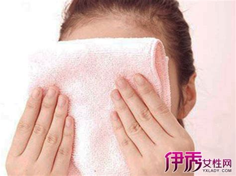 眼睛热敷的方法图眼睛热敷的方法 热敷眼睛的好处有哪些 伊秀健康 yxlady