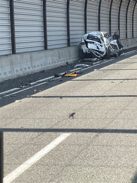 【事故】圏央道 外回りの川島ic付近で車が大破する事故→渋滞 「救急差で連れてかれた」「下手すりゃ〇んでるぞ」 まとめダネ！