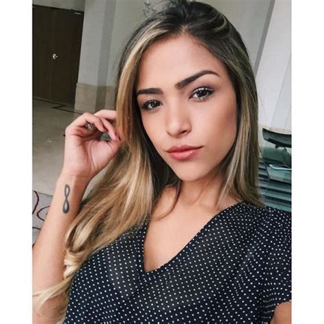 Pin En Selfshot Babes