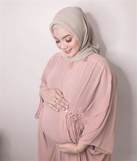 Pin By Kikyy On Pose Hamil Pregnant Women Fashion Fashion Modest Fashion Hijab
