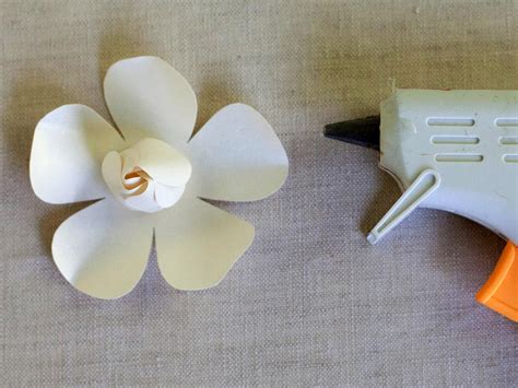 How To Make Paper Gardenias How Tos Diy