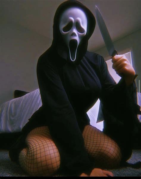 Pin By Natalia Cole On Pose Pic Ideas Halloween Photoshoot Halloween Photography Cute Couple