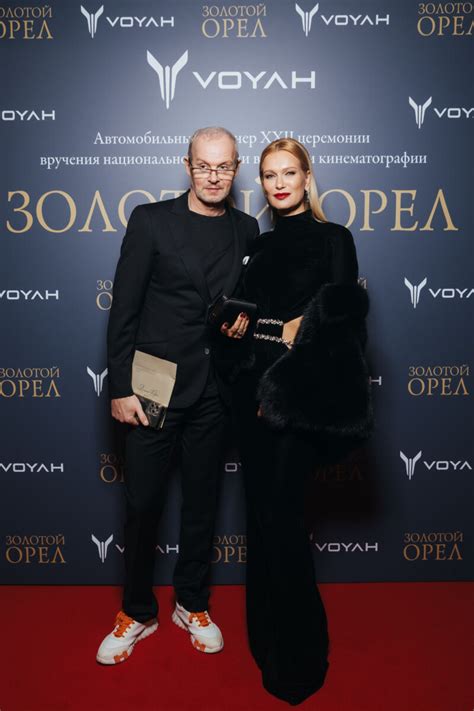 Что это было 49 летняя Судзиловская вся в черном а 63 х летняя