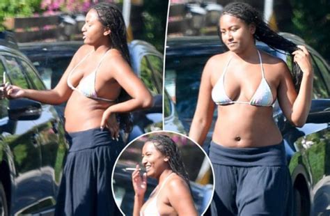 Social Media Reacts To Viral Video Of Barack Obamas Daughter Captured