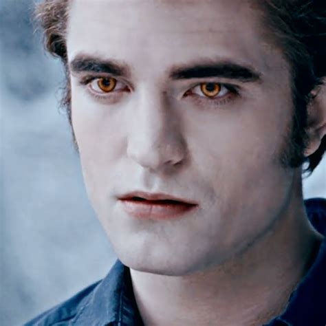Bella Kissing Jacobtwilightbellaswantaylorlautnerrobertpattinsonedwardcullenjacobblack