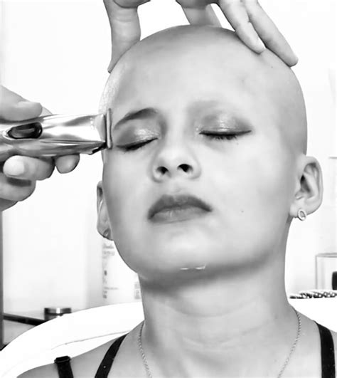 Pin By Poro On Hair And Beauty Shaved Head Women Shaved Hair Women Shaving Cut