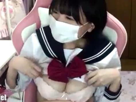 ライブチャットガチ素人黒髪ショート清楚系ロリ巨乳JKが制服めくり美乳見せつけ萌え声エロ誘惑の生配信LC シコッちゃ