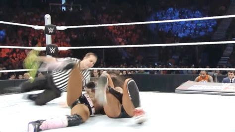Nikki Bella Nuda ~30 Anni In Wwe Monday Night Raw