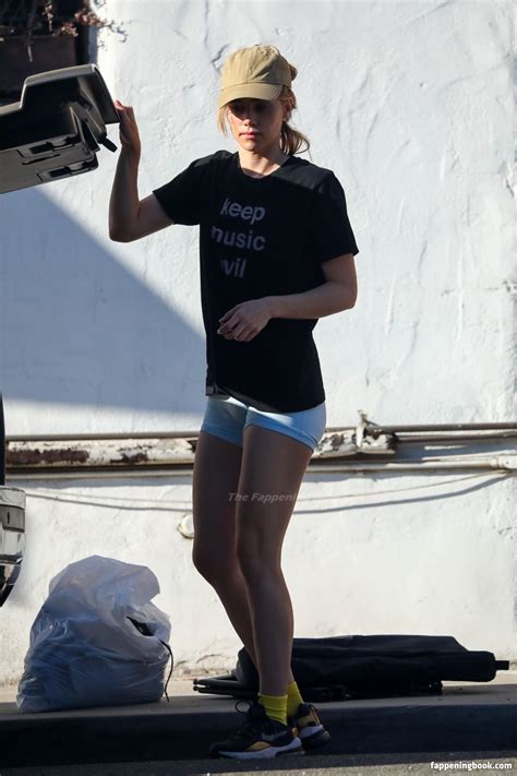 Suki Waterhouse Nude The Fappening Photo 1423469 Fappeningbook