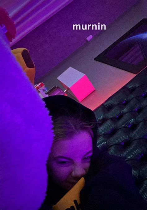 Pin By 🌈 On Anna Shumate Anna Banana Snapchat Selfies Anna