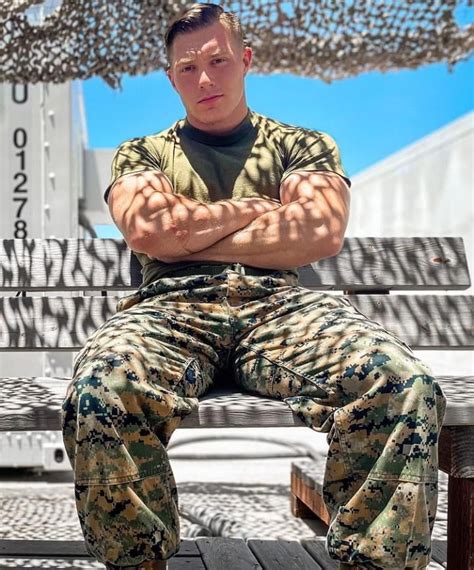Pin By Jandejsek On Mecs Men In Uniform Hot Army Men Military Muscle Men