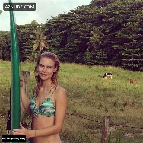 Lucy Fry Sexy Photos Collection AZNude