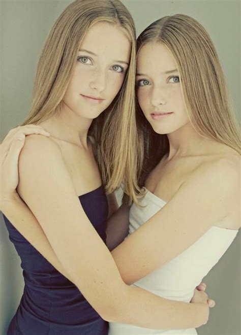 Sue Bryce Sister Photography Sister Poses Portrait Photographers
