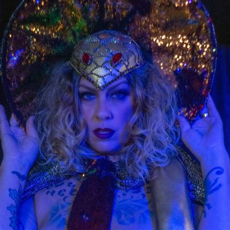 American Pickers Danielle Colby Shows Off Her Bare Butt As She Pulls Down Bikini Bottoms During