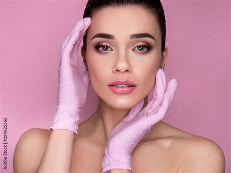 Zdjęcie Stock Cosmetology Treatment On A Brunette Caucasian Woman Face Fresh Clean Skin With