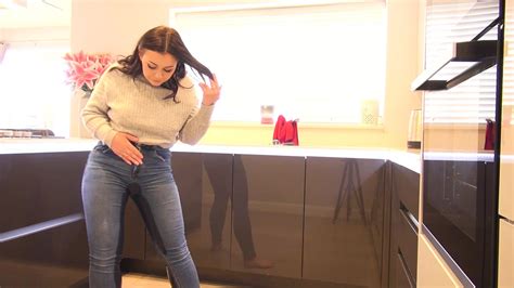 Best Pissing In Jeans Sexy Lady Wetting In