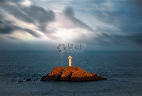 海上灯塔高清图片下载 正版图片500693351 摄图网