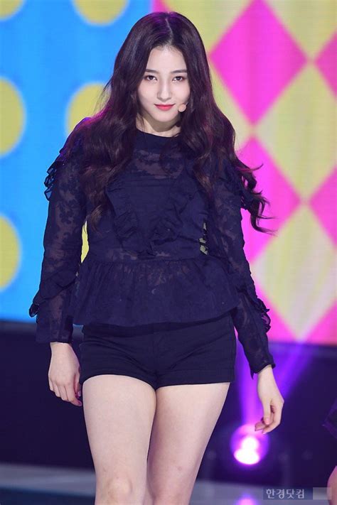 Momoland Funtotheworld On Twitter 180320 Momoland Nancy At The Show ©press 모모랜드 Momoland