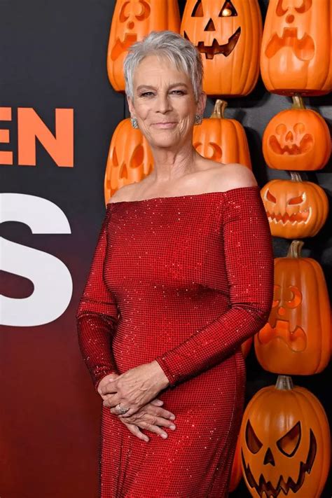 Jamie Lee Curtis 63 Strips Naked For Racy Bath Snap As Shes Hailed Natural Beauty Daily Star
