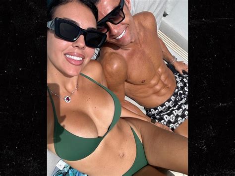 Cristiano Ronaldo Georgina Rodriguez Show Off Toned Bodies On Yacht Vacation