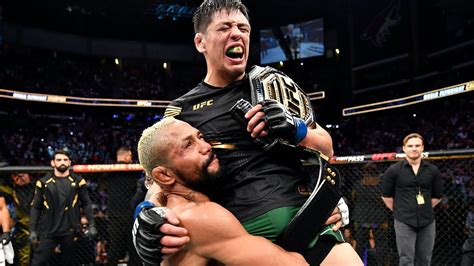 Crowning Moment Brandon Moreno Wins UFC Flyweight Title YouTube