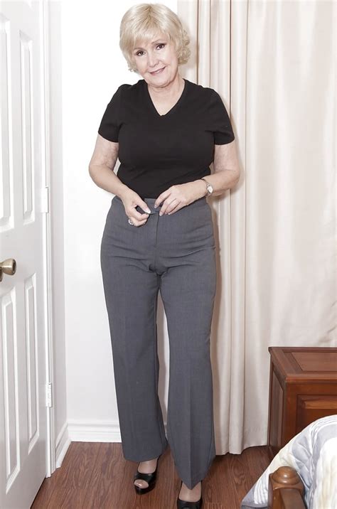 Lola Lee In Black Top And Gray Pants With Nude Stockings Photo 41