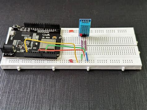 esp32 wemos d1 r32 and dht11 temperature humidity sensor