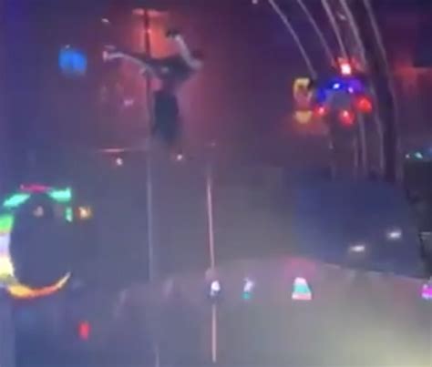 Entertainer Falls From Pole Keeps On Twerking Nsfw Video