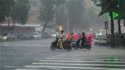 快訊雨彈夜襲4縣市大雨特報 一路下到明天 三立新聞網 LINE TODAY