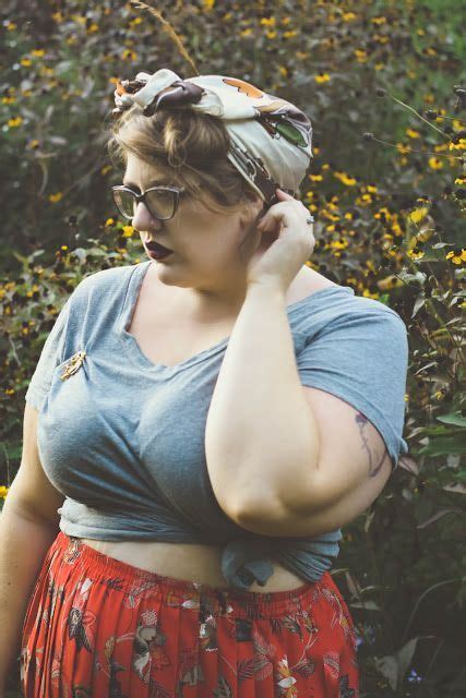 Spunky Retro Vintage Feminine Style Curvy Plus Size Outfit Body Positive Plus Size Fashion