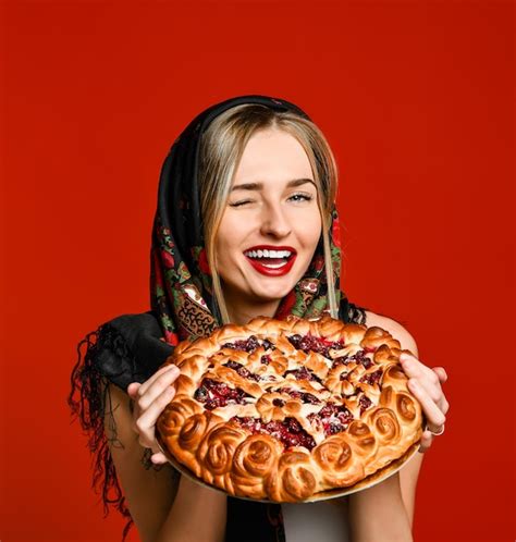 Premium Photo Portrait Of A Young Beautiful Blonde In Headscarf Holding A Delicious Homemade