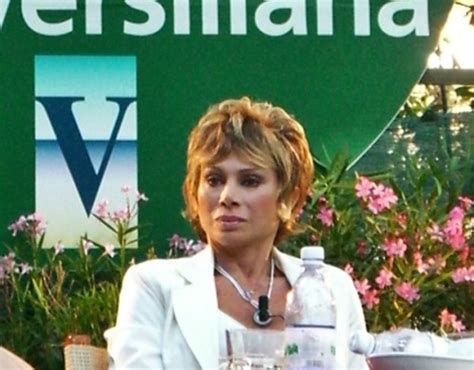 Nieves Navarronadia Cassinicarmen Russo In Linfermiera Nella Corsia Dei Militari 1979