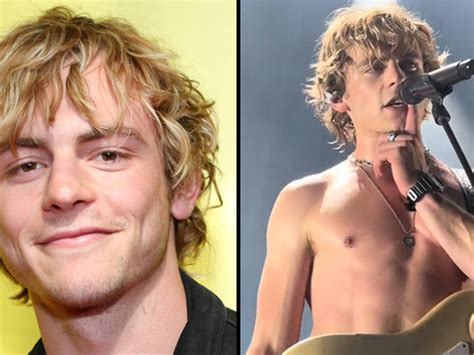Ross Lynch Shirtless And Pantless