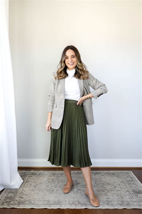Three Ways To Wear A Pleated Skirt Pumps And Push Ups