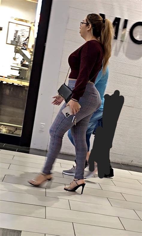 Nice Pear Shape Latina At The Apple Store Ass Forum