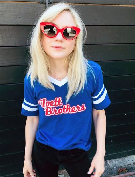 Collezione Di Nudo Di Emily Kinney 95 Sexy Leaked Photos Scene Porno E Di Sesso Celebrità Nuda