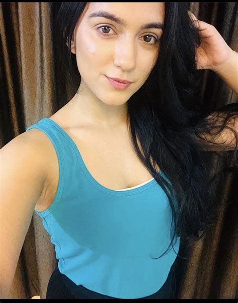 Sisters Friend Loves Taking Selfies 🤤🤤💦 Kya Karoge 💦💦 Muh Pe Udao🤤 Upvote And Comment For More
