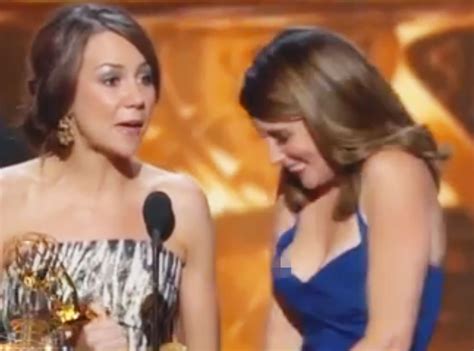 Emmys Wardrobe Malfunction Tina Fey Suffers Nip Slip Onstage E Online Ca