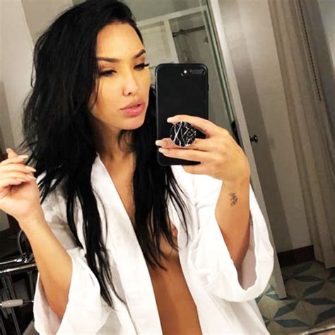 Bre Tiesi Nip Slip At Instagram Selfie — Johnny Manziels New Wife Showed Nipple Out Of Robe