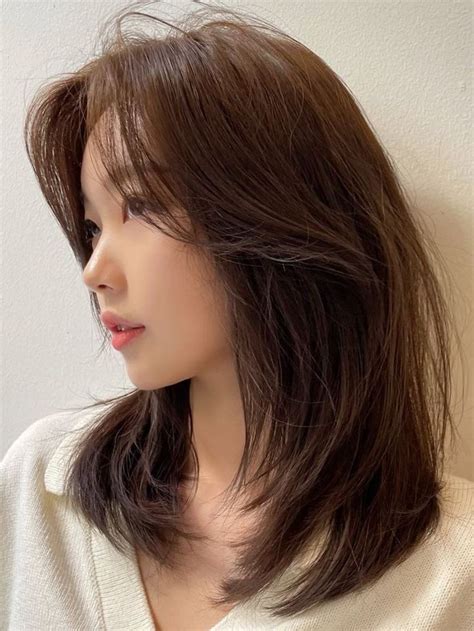 How To Cut And Style The Trendiest Korean Side Bangs Bangs With Medium Hair Side Bangs With