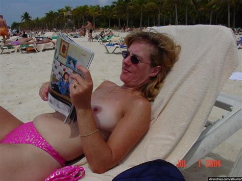 Amatrices seins nus à la plage Femme Topless beach