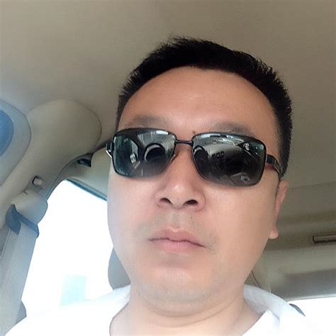 40岁男人照片 35岁左右大叔照片 伤感说说吧