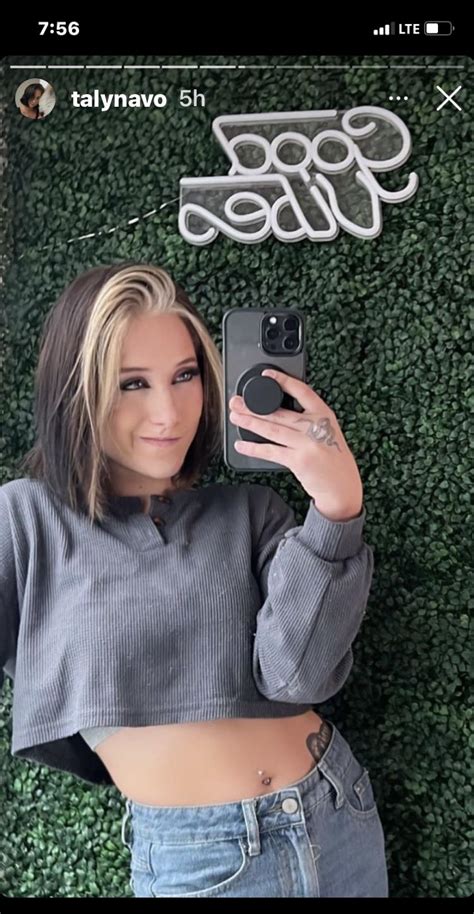 Omg Worldlook At Me I Think Im So Hot I Cant Stop Taking Selfies 🤮🤢 Rtalynngracee